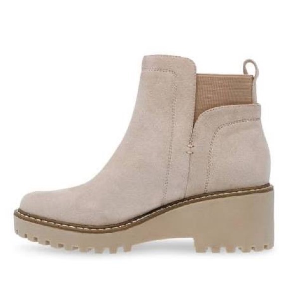 Dolce Vita | Shoes | Dolce Vita Rielle Lug Sole Chelsea Huey H2o ...